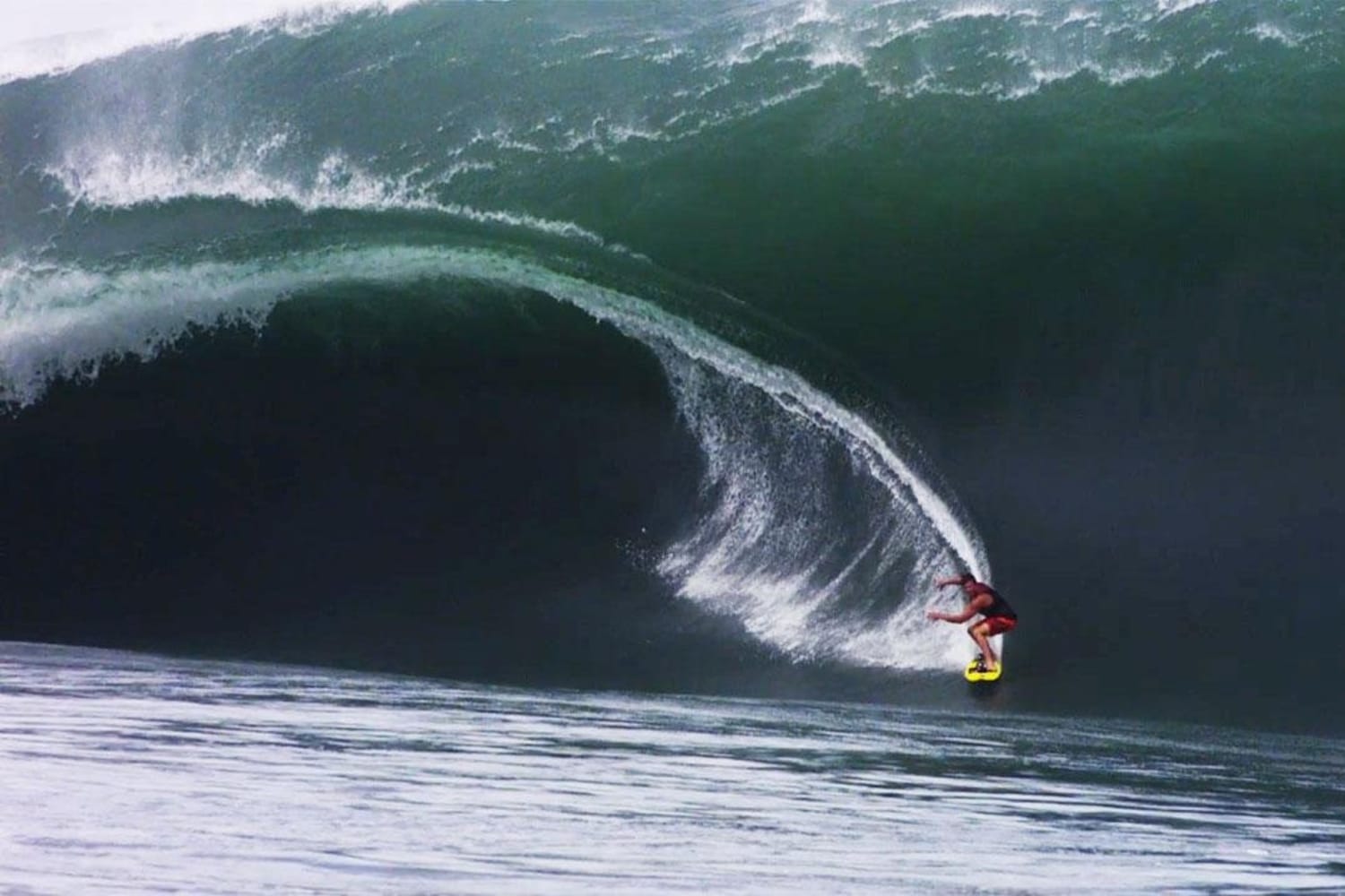 Vídeo: Teahupoo más gigante que nunca