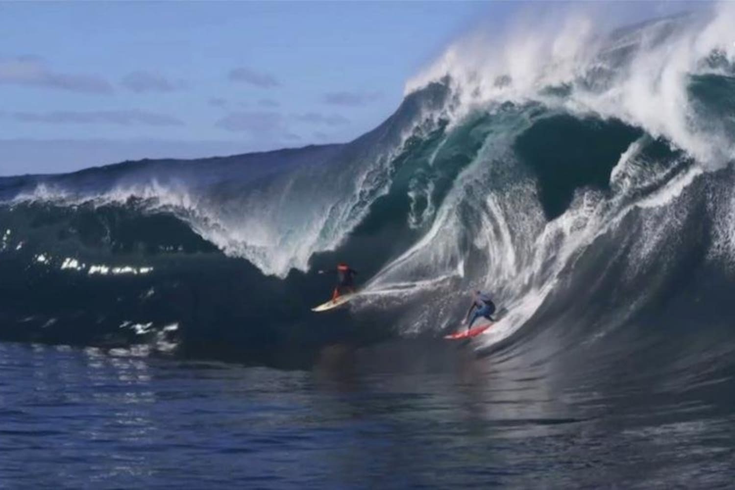 Taj Burrow et Mark Matthews sur The Right vu du jet ski