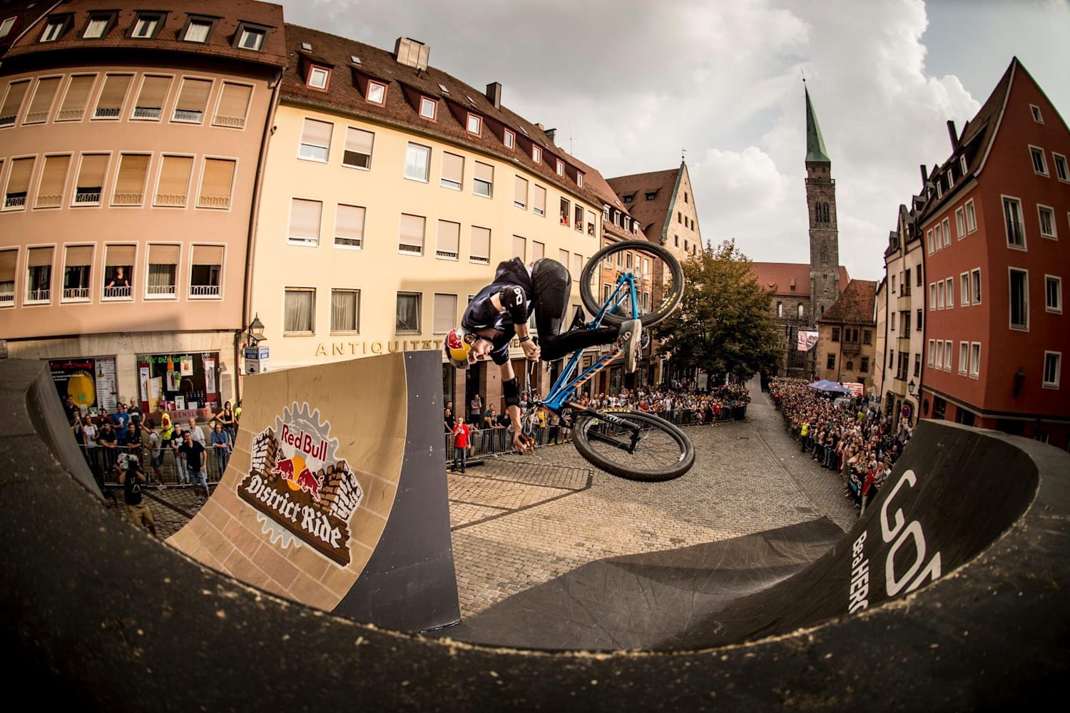 网络直播：Red Bull District Ride街区赛