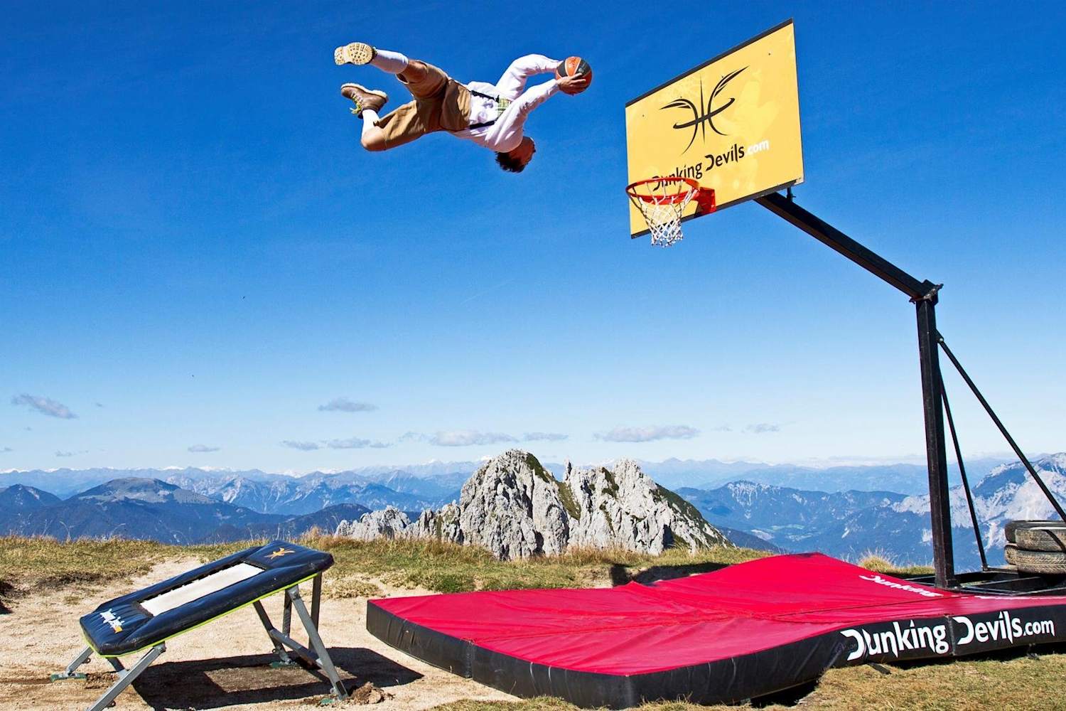 Летающие баскетболисты Dunking Devils