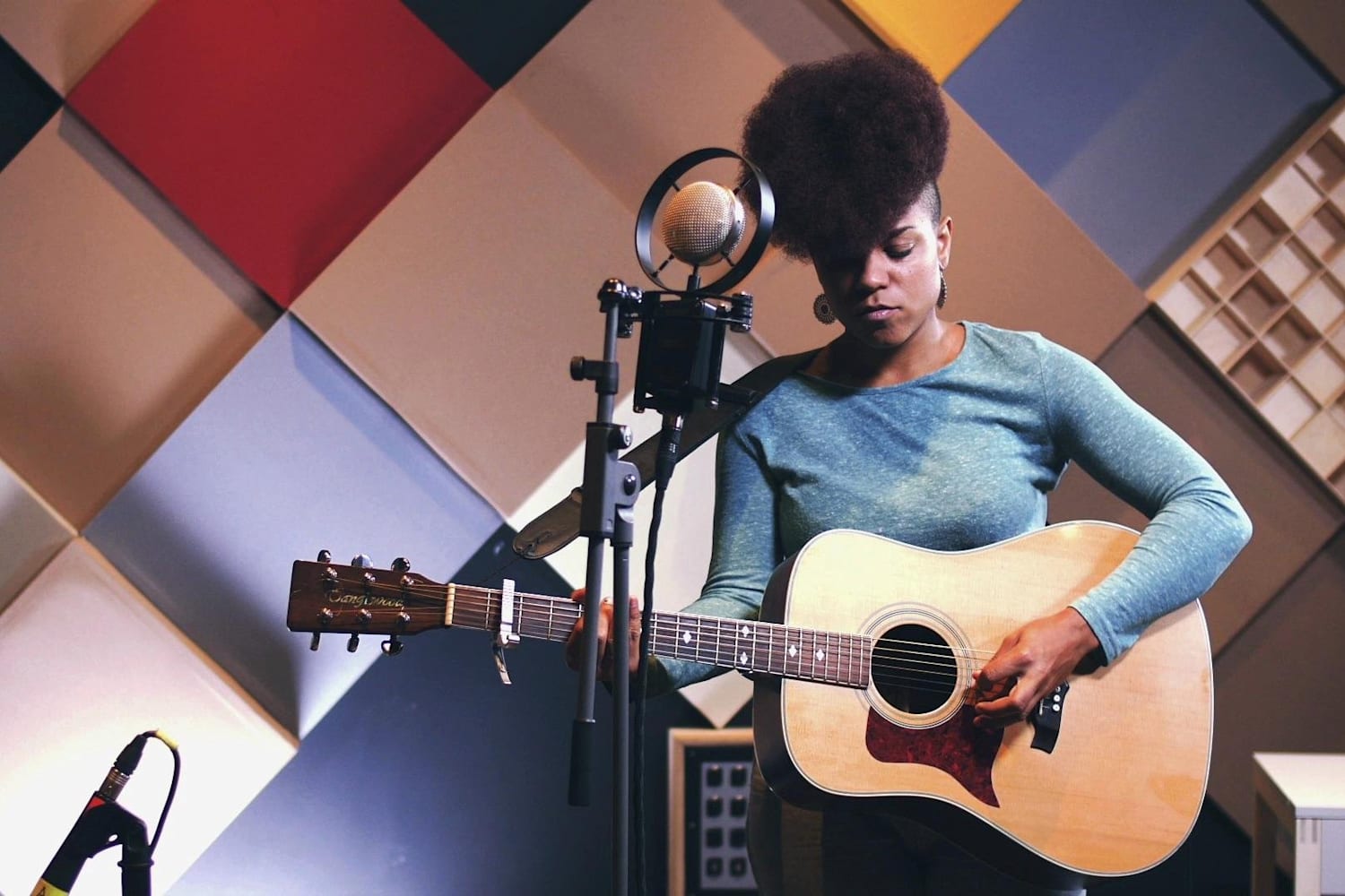Concierto acústico de Kimberly Anne en exclusiva