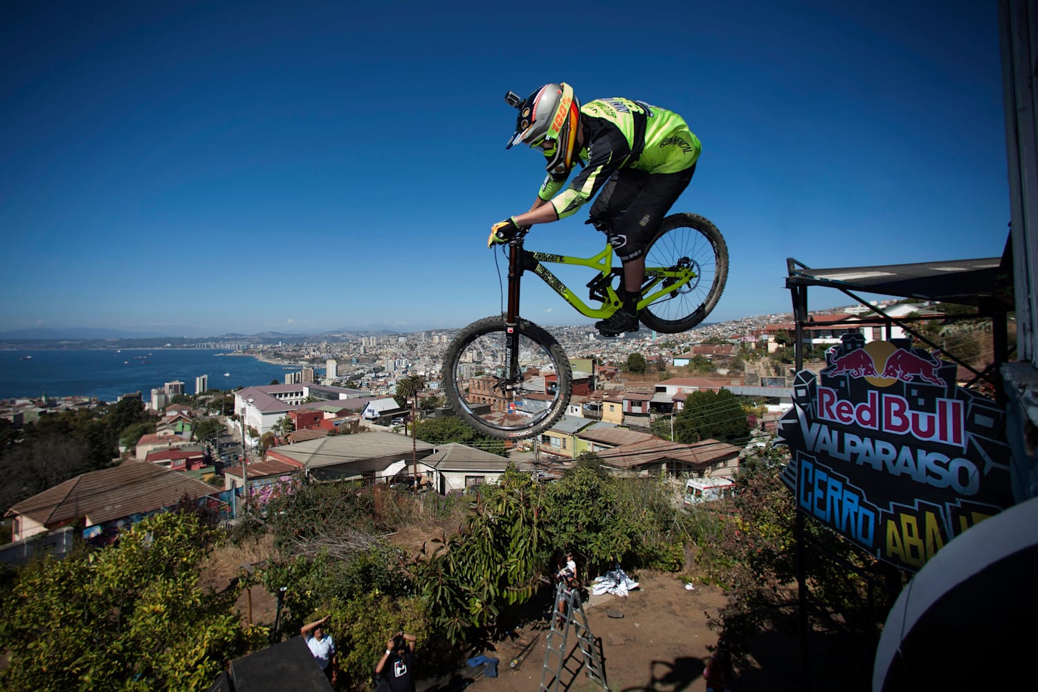 Urban Downhill Red Bull Valparaíso 2015 Clip