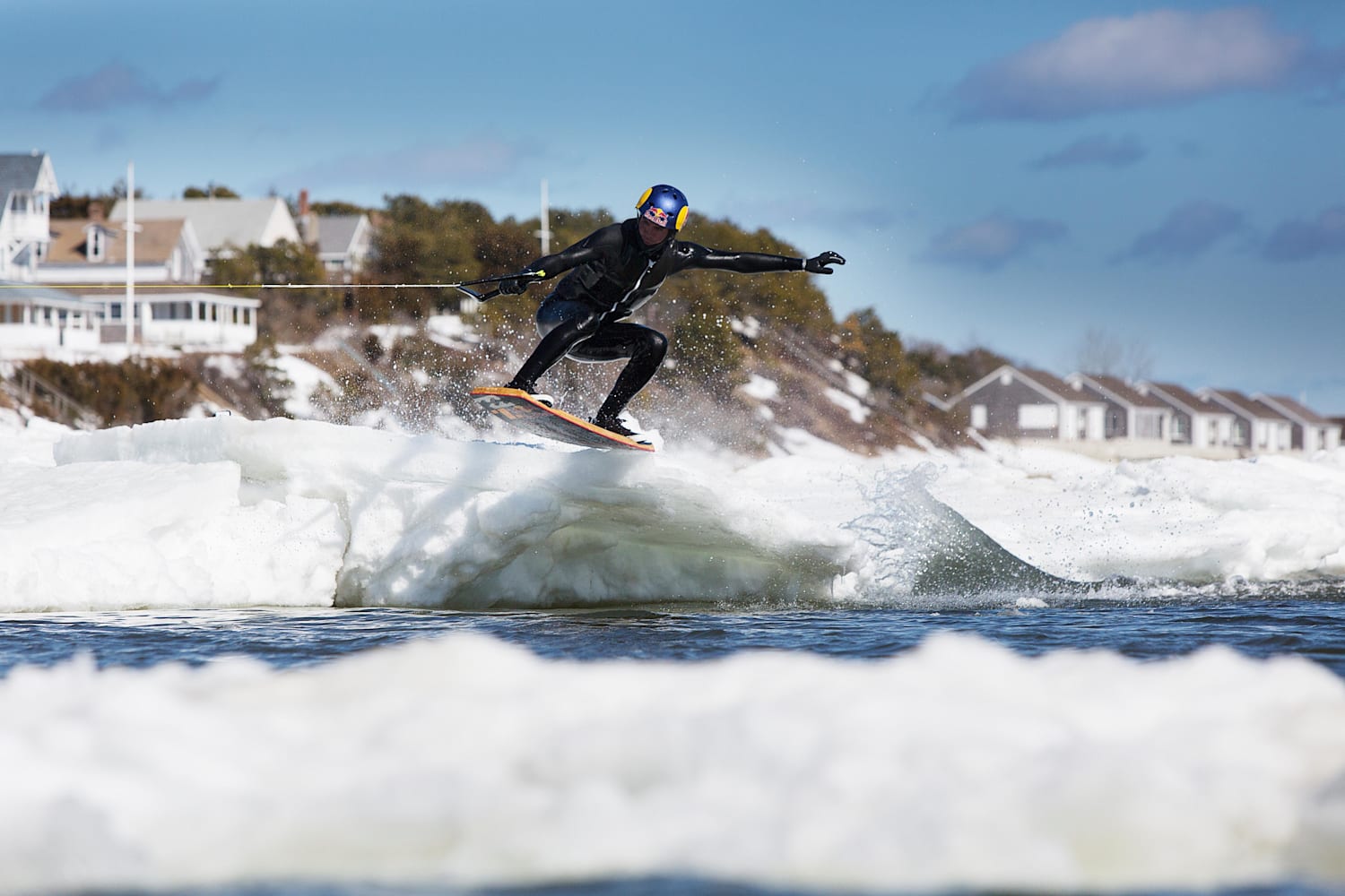 Brian Grubb beim Eisberg-Wakeskaten in Cape Cod