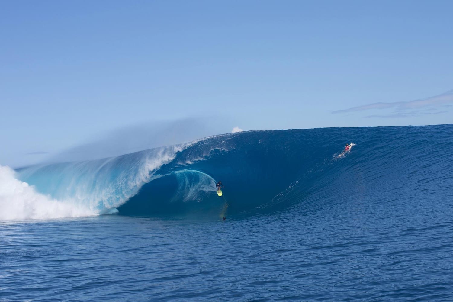 Teahupoo quebra linda e perfeita assista video