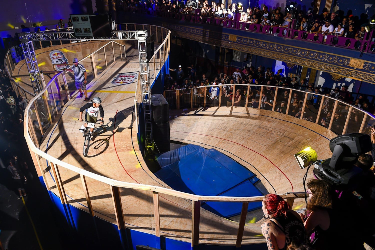 Il velodromo a '8' del Red Bull Mini Drome a NYC