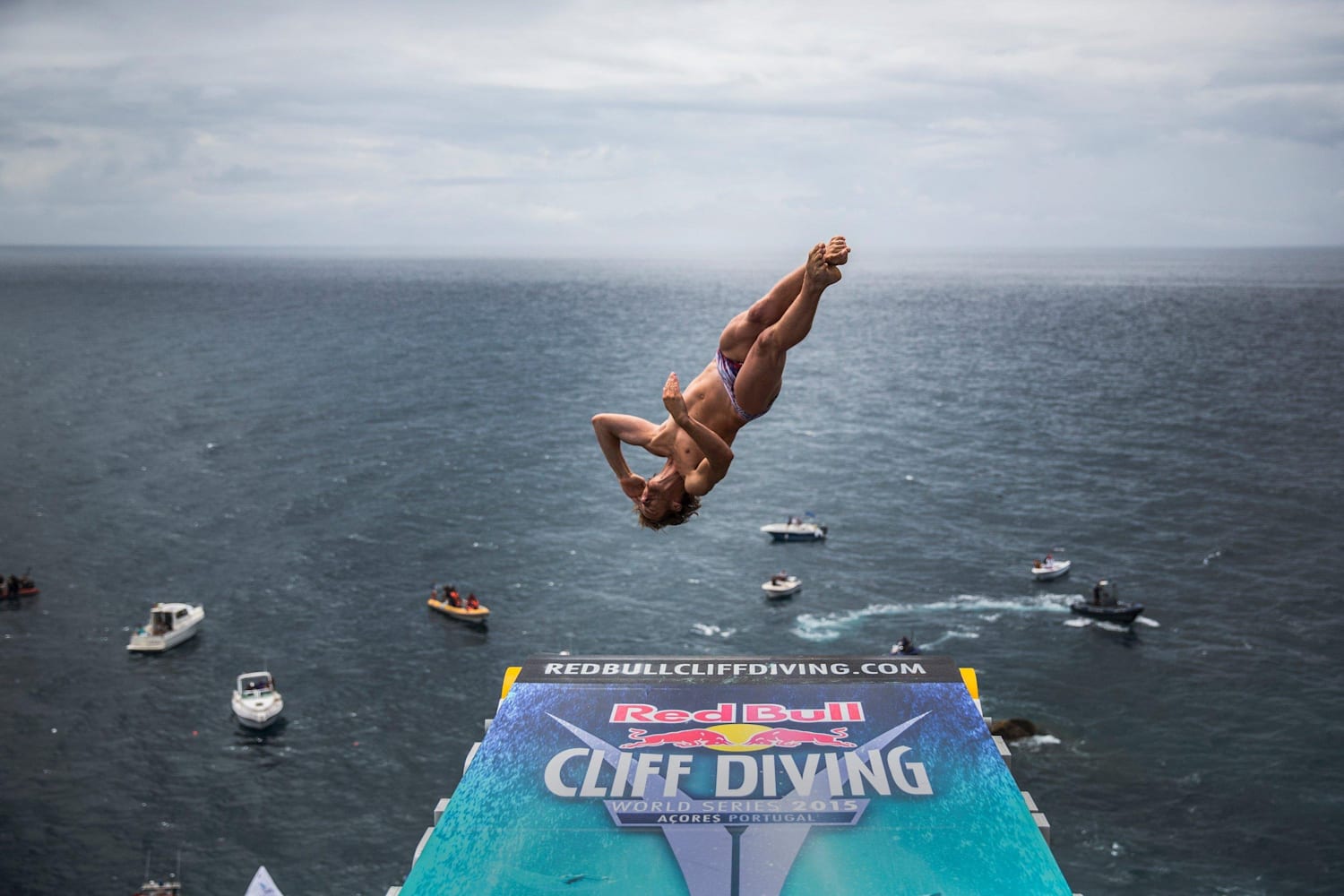 Gary Hunt gewinnt Red Bull Cliff Diving Portugal 2015