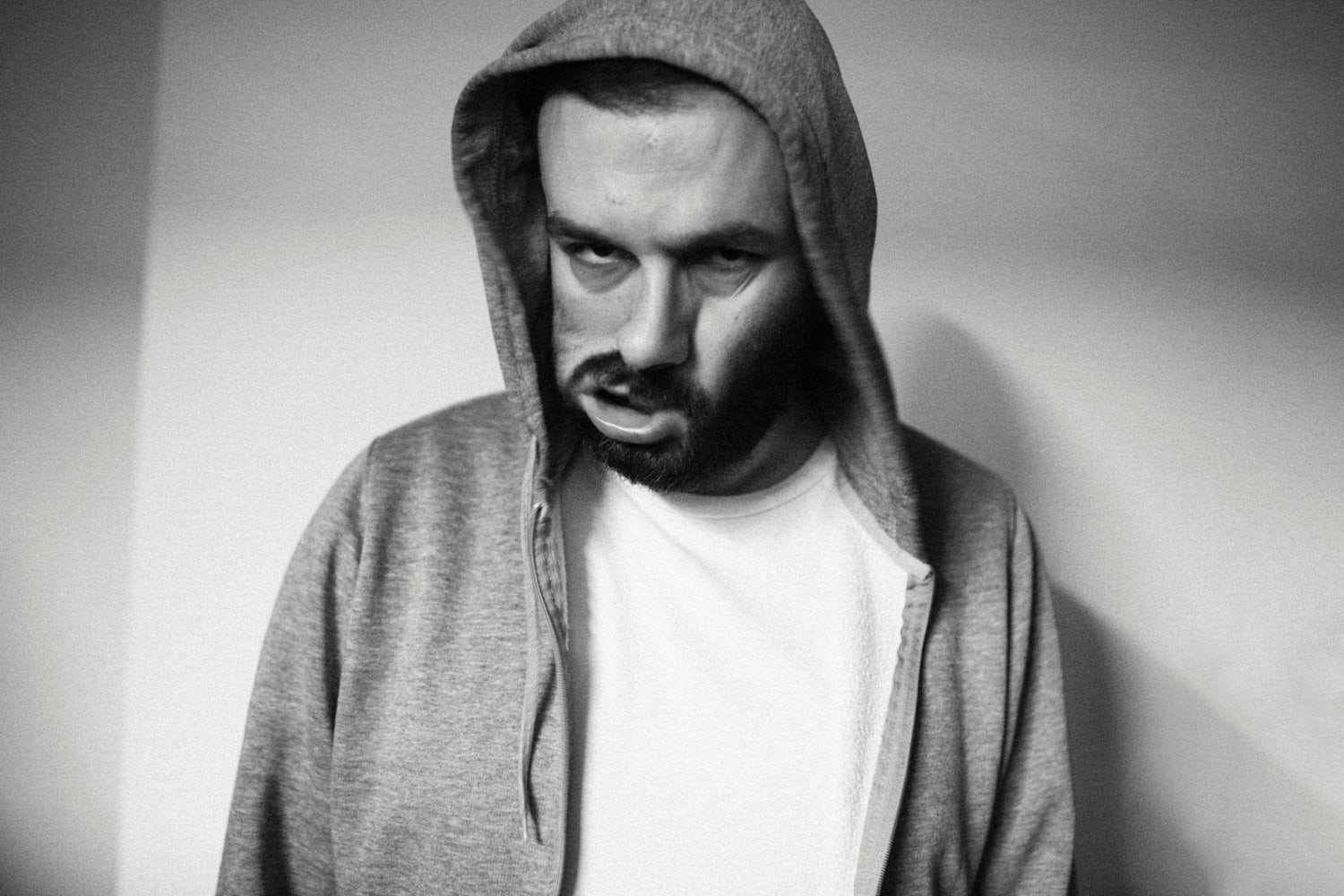 Producer Larry Gus exclusive Red Bull session ++video++