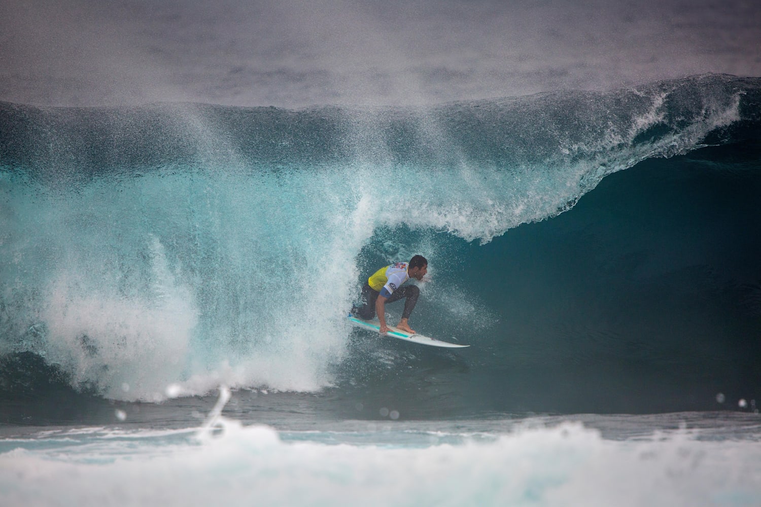 How to master the bottom turn while surfing