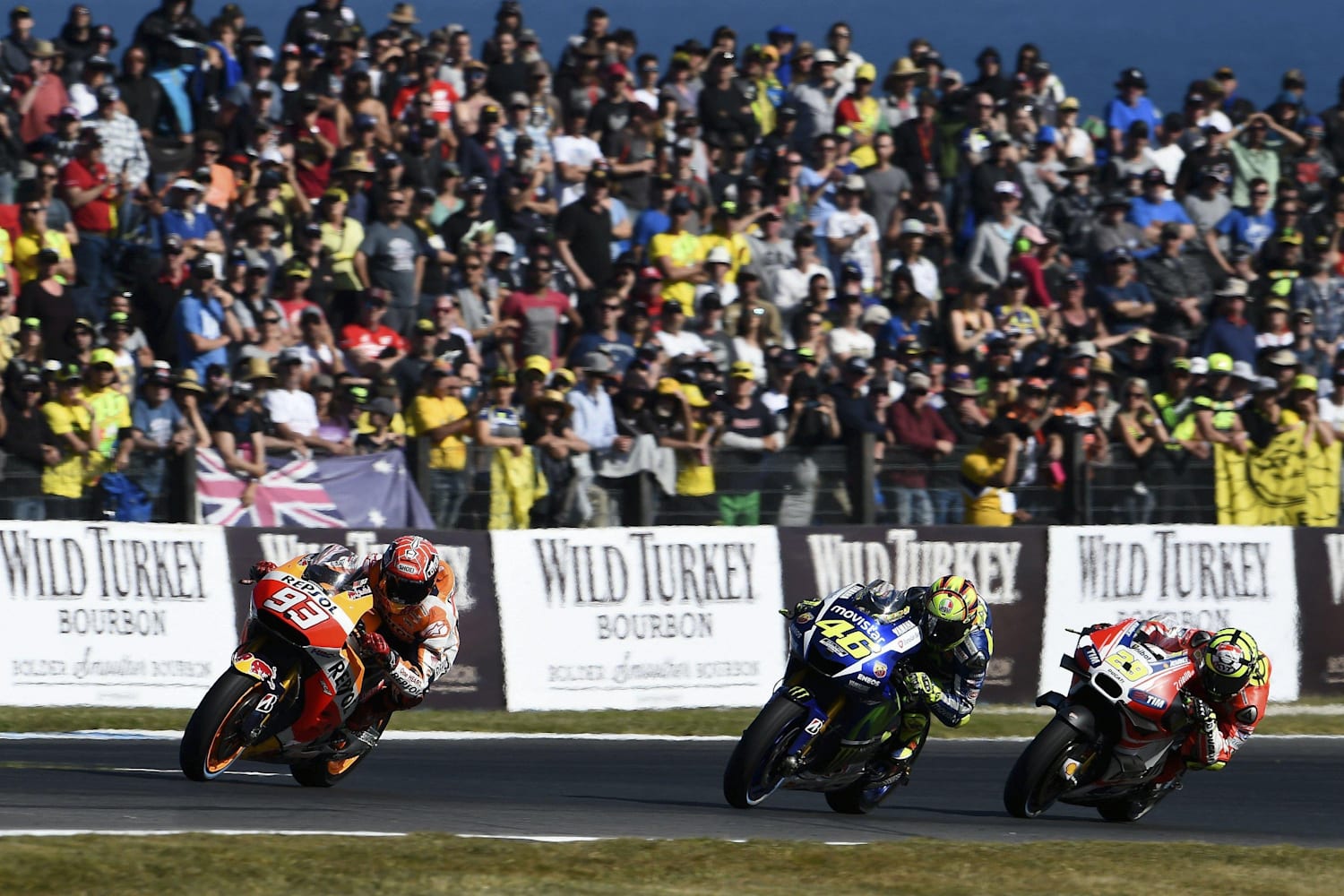 MotoGP 2015: Best action from the season | Red Bull