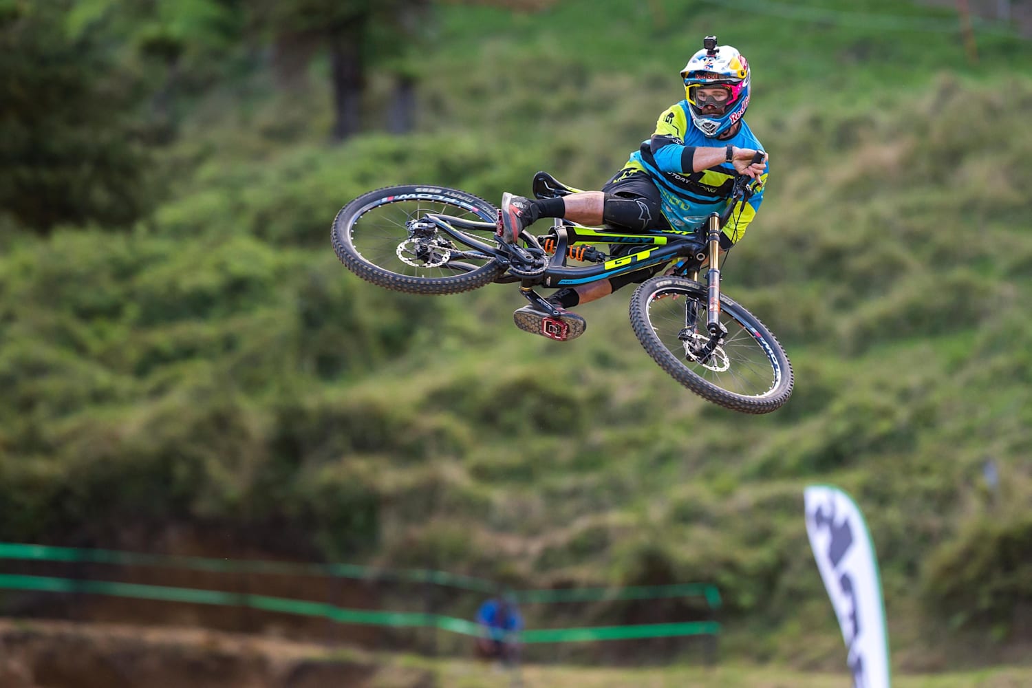 Como funciona uma prova de downhill