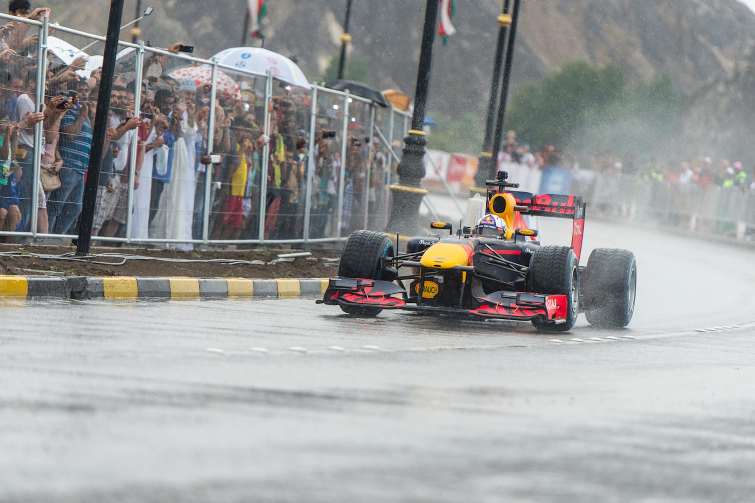 Watch Red Bull Racing's F1 show car run Oman