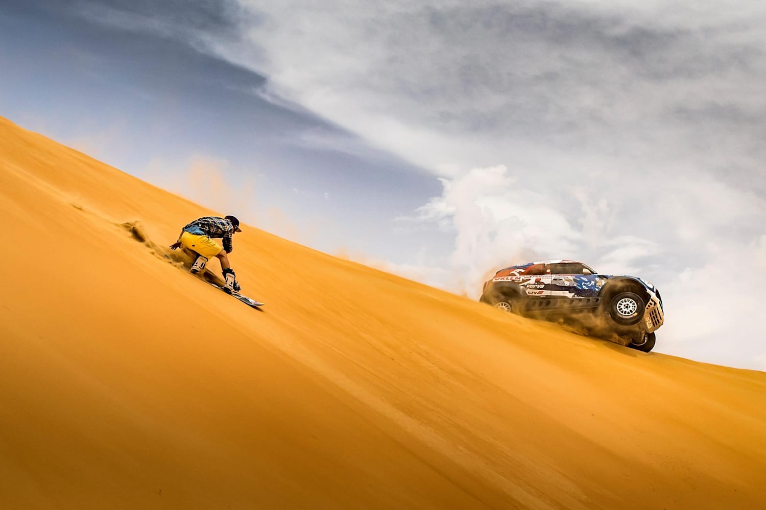 Vidéo : Des tricks de snowboard sur des dunes de sable