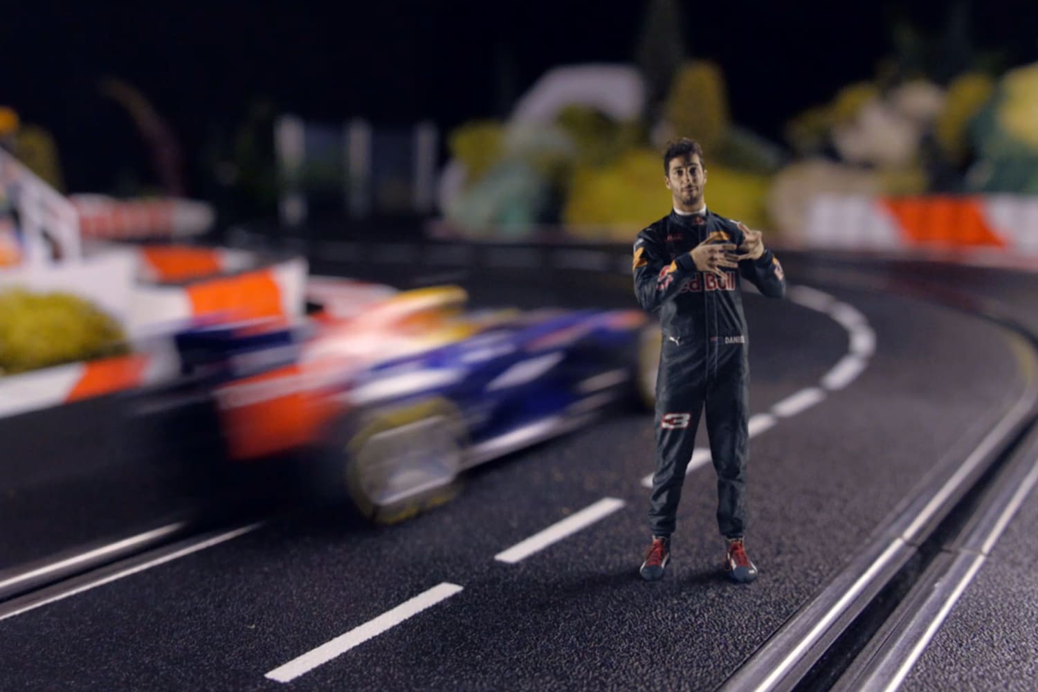 Daniel Ricciardo e la guida in miniatura al GP Canada