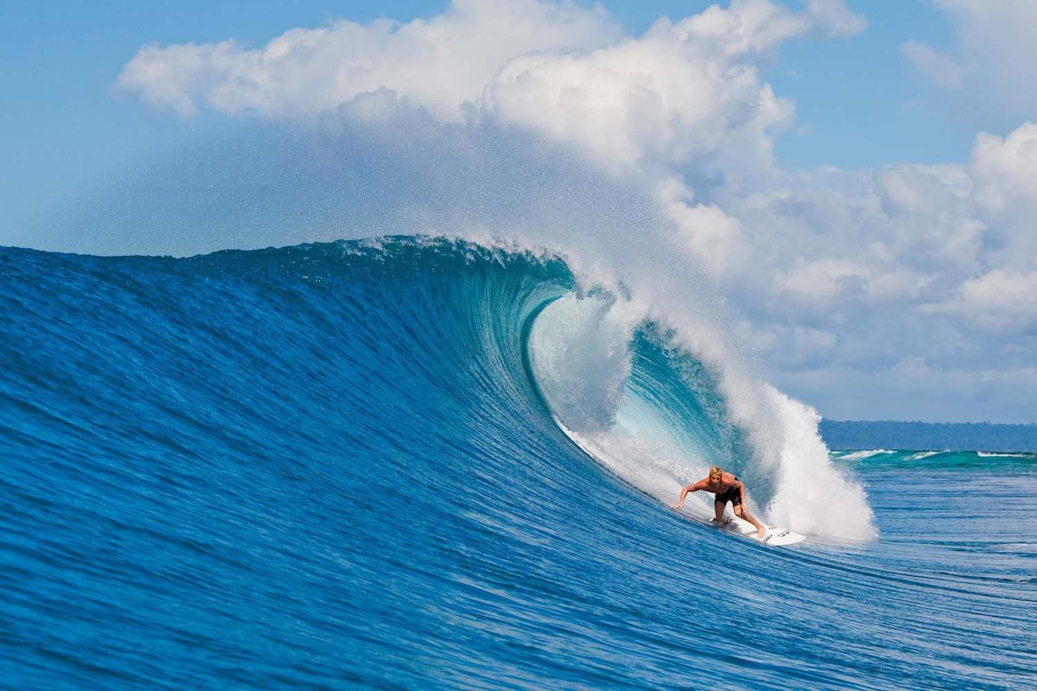 Surfing in Indonesia: Check out these awesome photos!