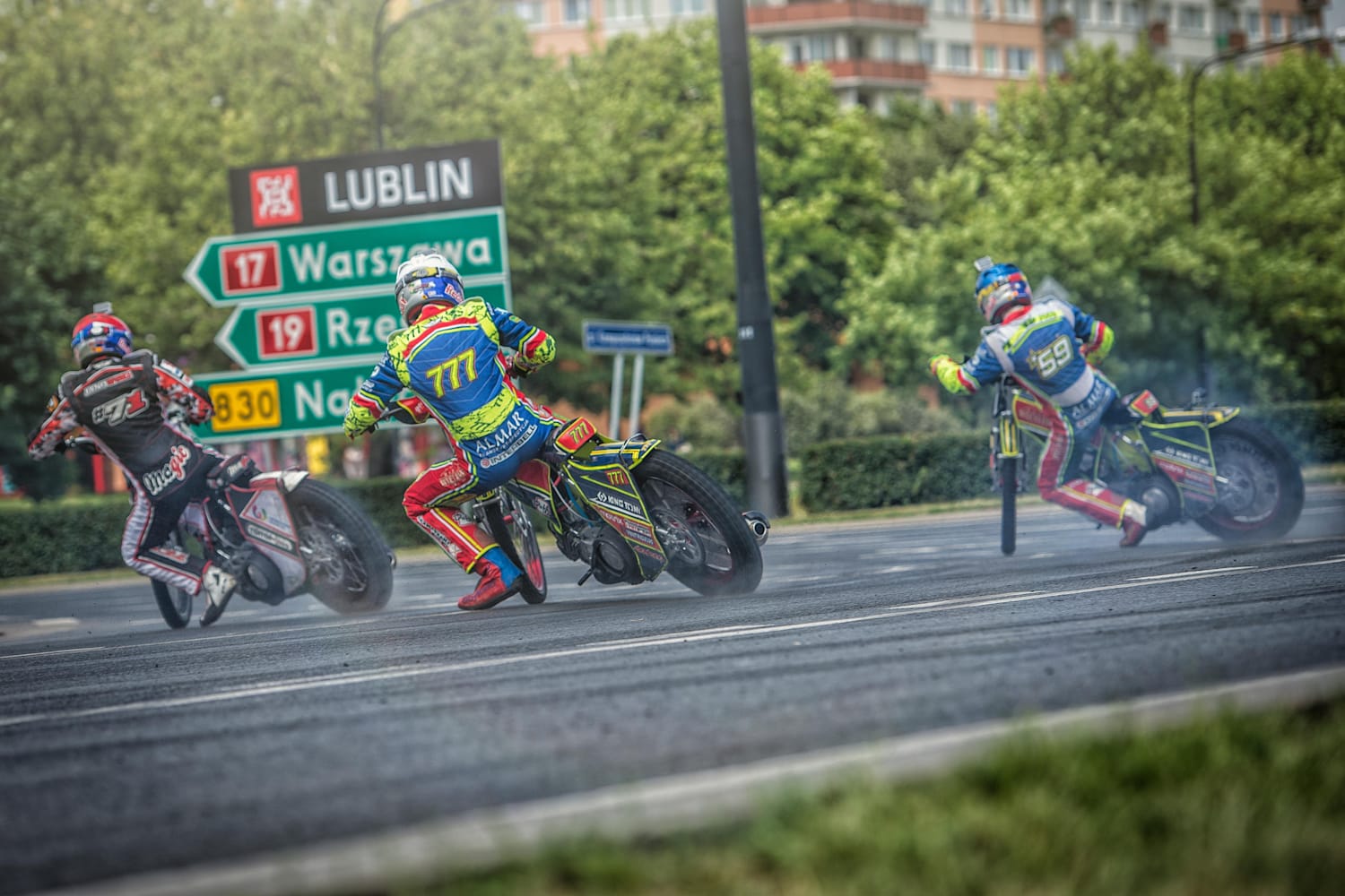 Speedway Roundabout race in Poland on asphalt *video*