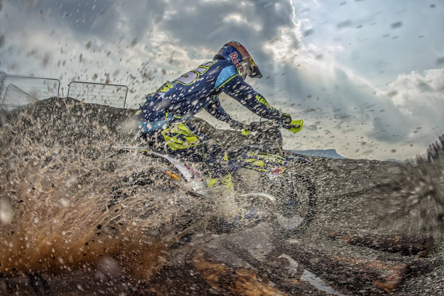 Best photos from the 2016 Red Bull Sea to Sky