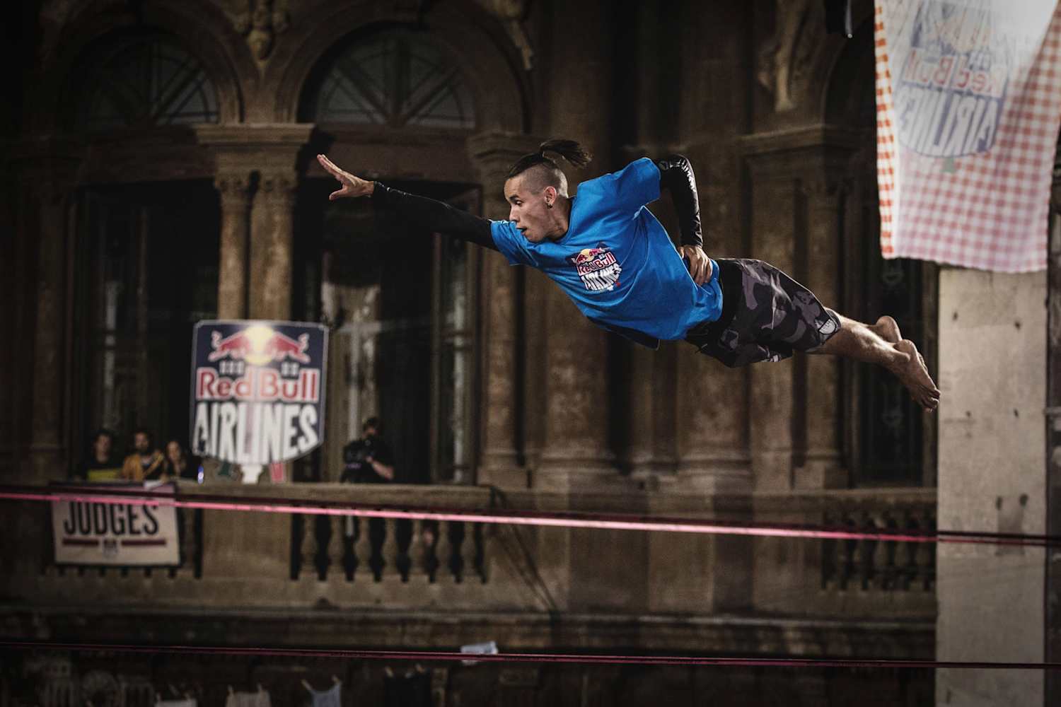 Red Bull Airlines: the best slacklining action