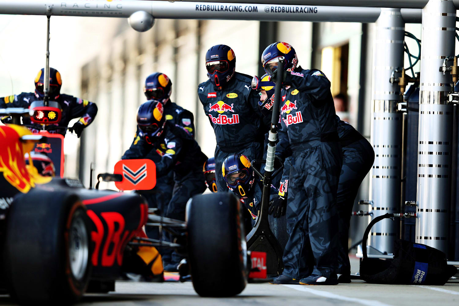 Verstappen sneller dan een F1-pitstop?
