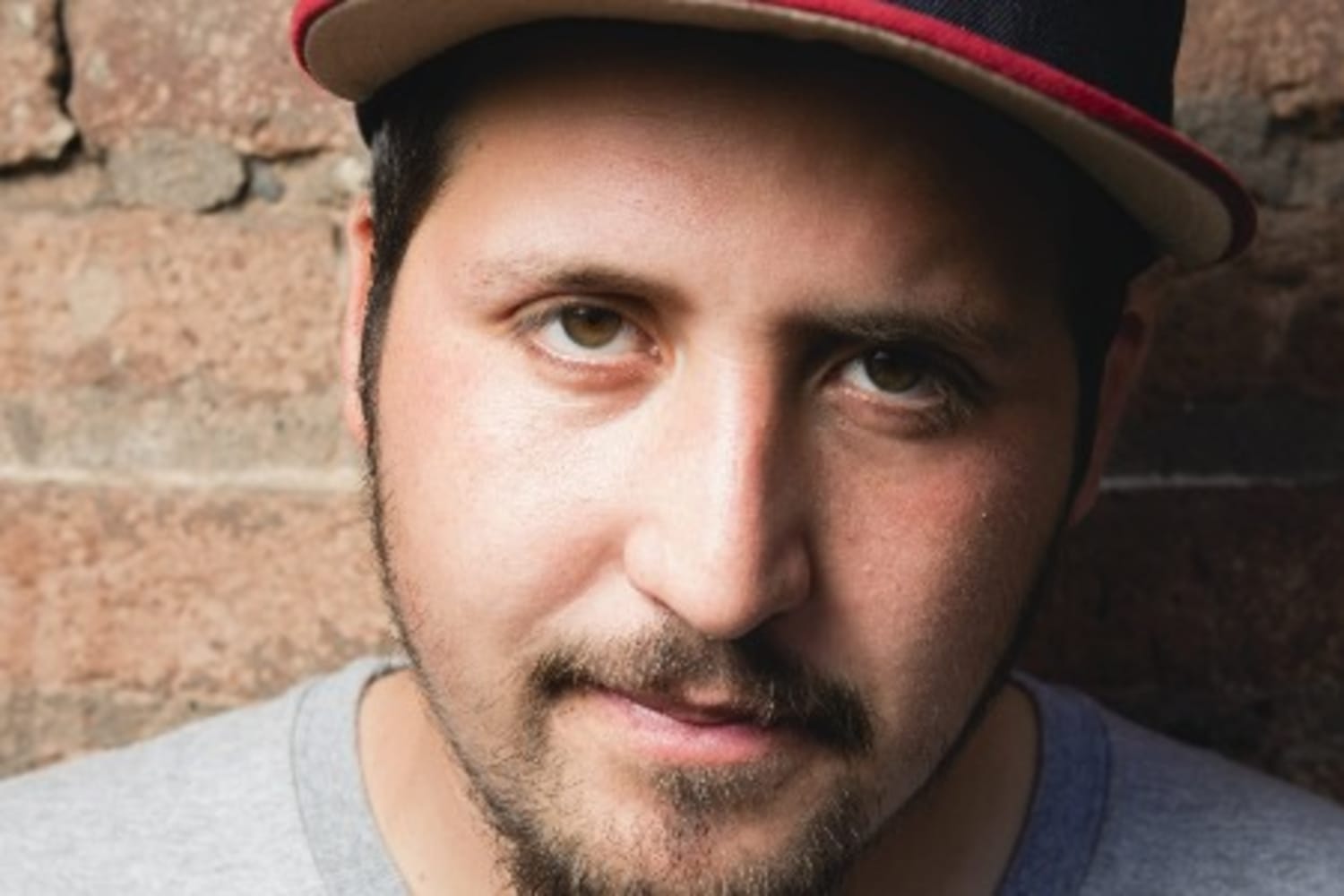 Tom Crowley, Capítulo 2: La Gallera Chile, Huevos de Oro