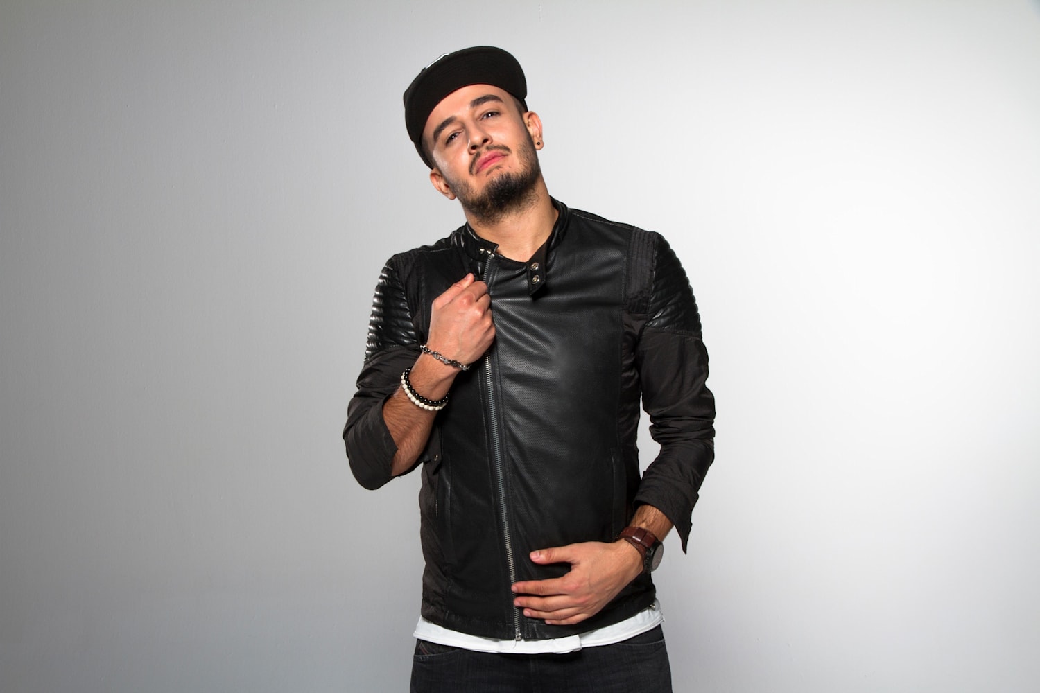 K-Billy'nin Yeni Klibi Axel F'i İzle