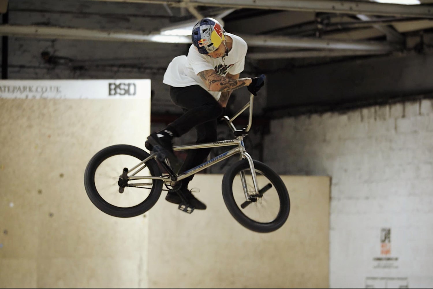 Kriss Kyle, Raw 100: BMX en el skatepark Unit 23