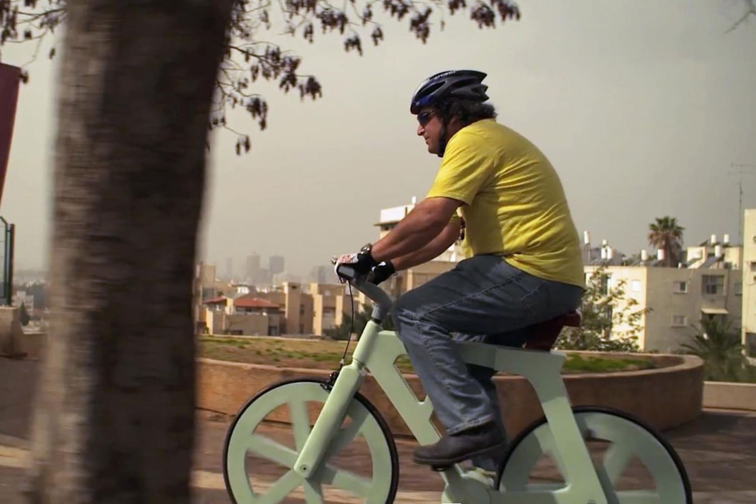 Izhar Gafni's cardboard bike project *video* | Red Bull