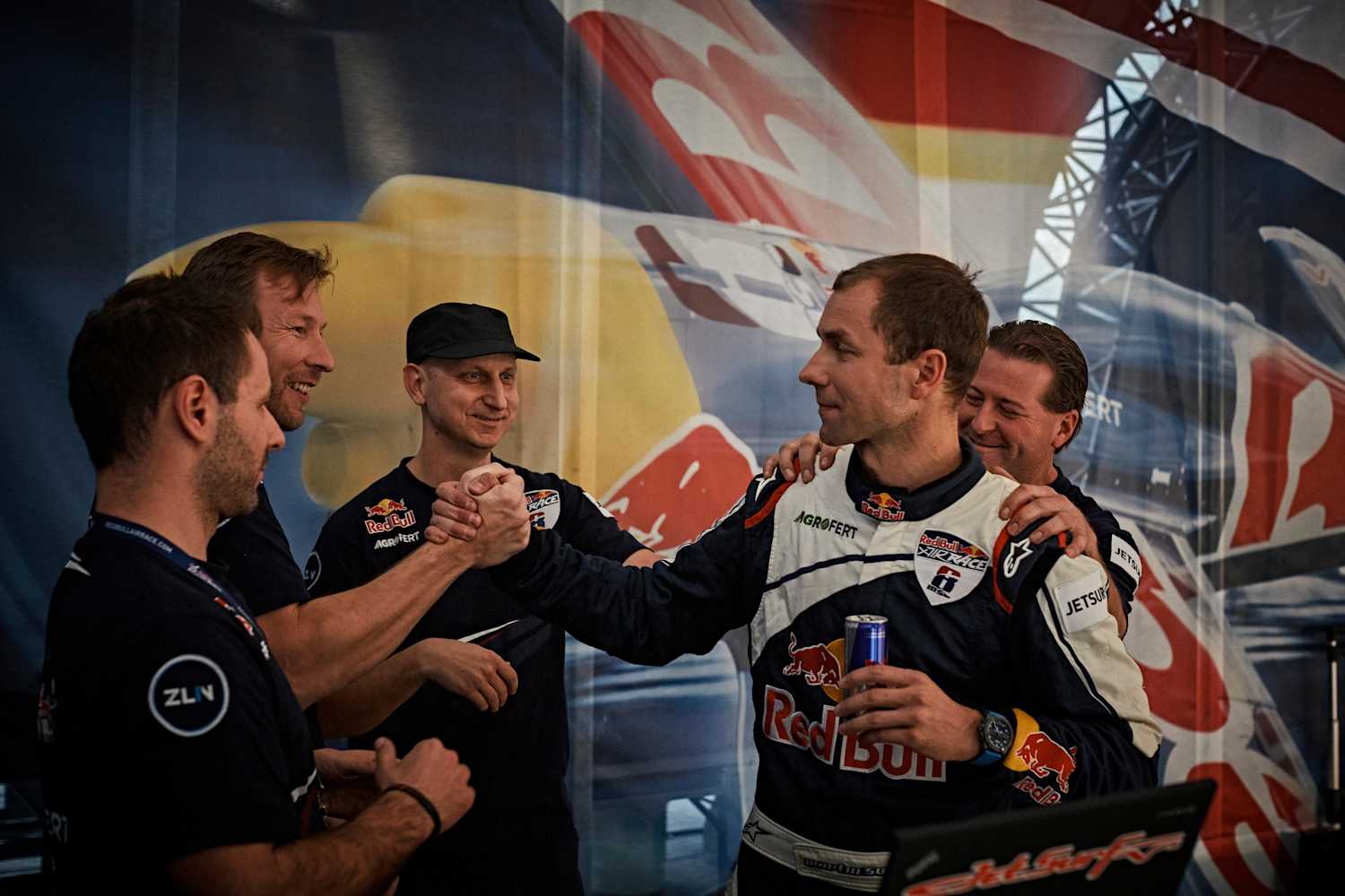 Video komentář: Šonka vyhrál Red Bull Air Race Abú Zabí