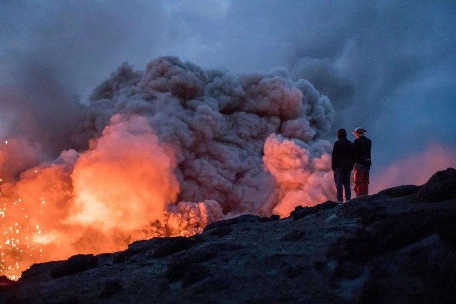 Xavier De Le Rue: Riding a volcano snowboard ++video++