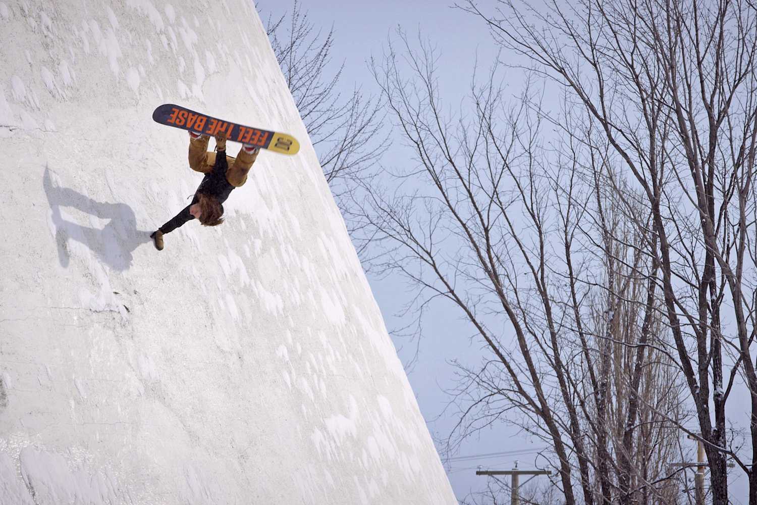 Stronger Sessions: Snowboarding Rails in Quebec | Video