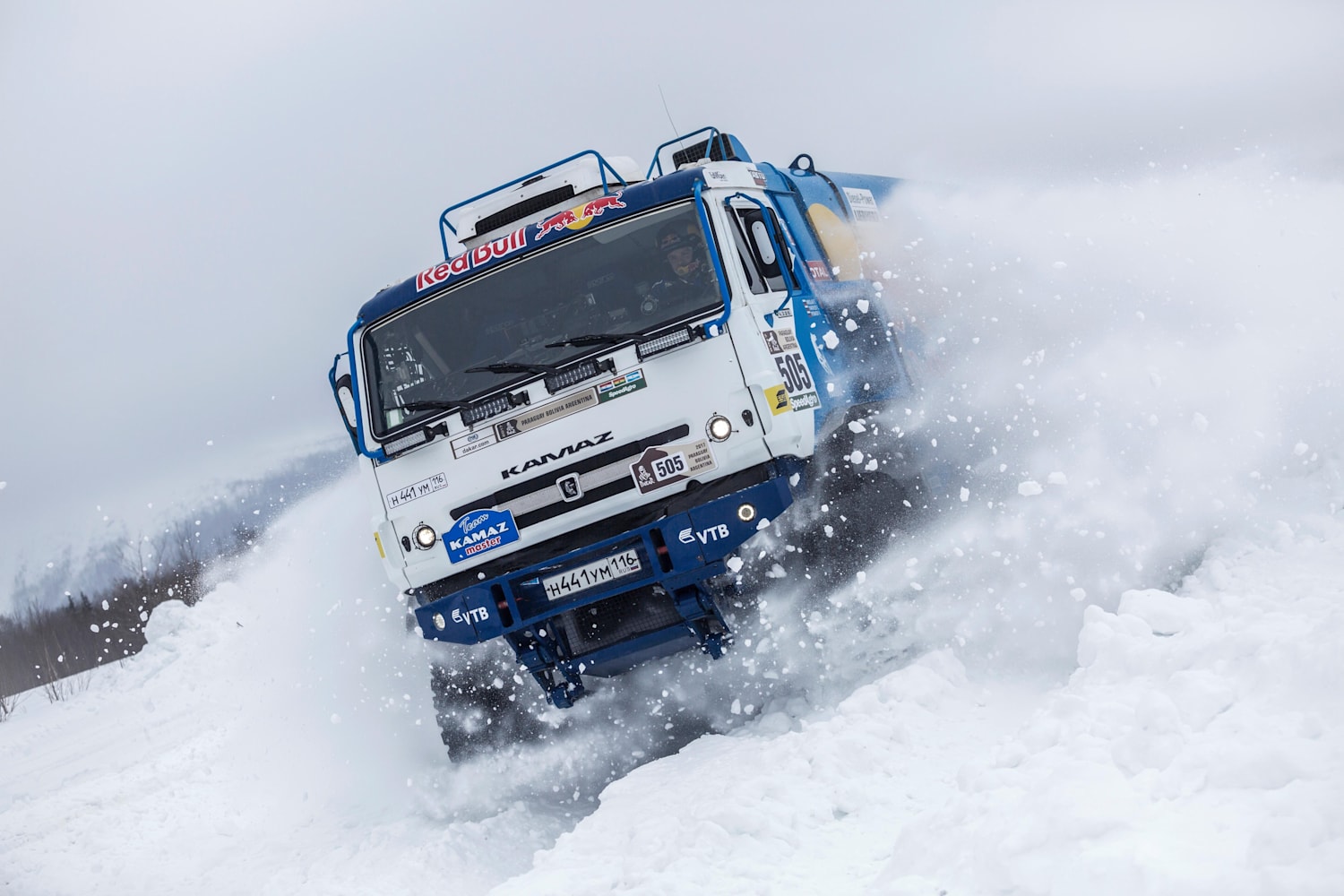 Team Kamaz Master: Dakar truck jumps over ice +video+