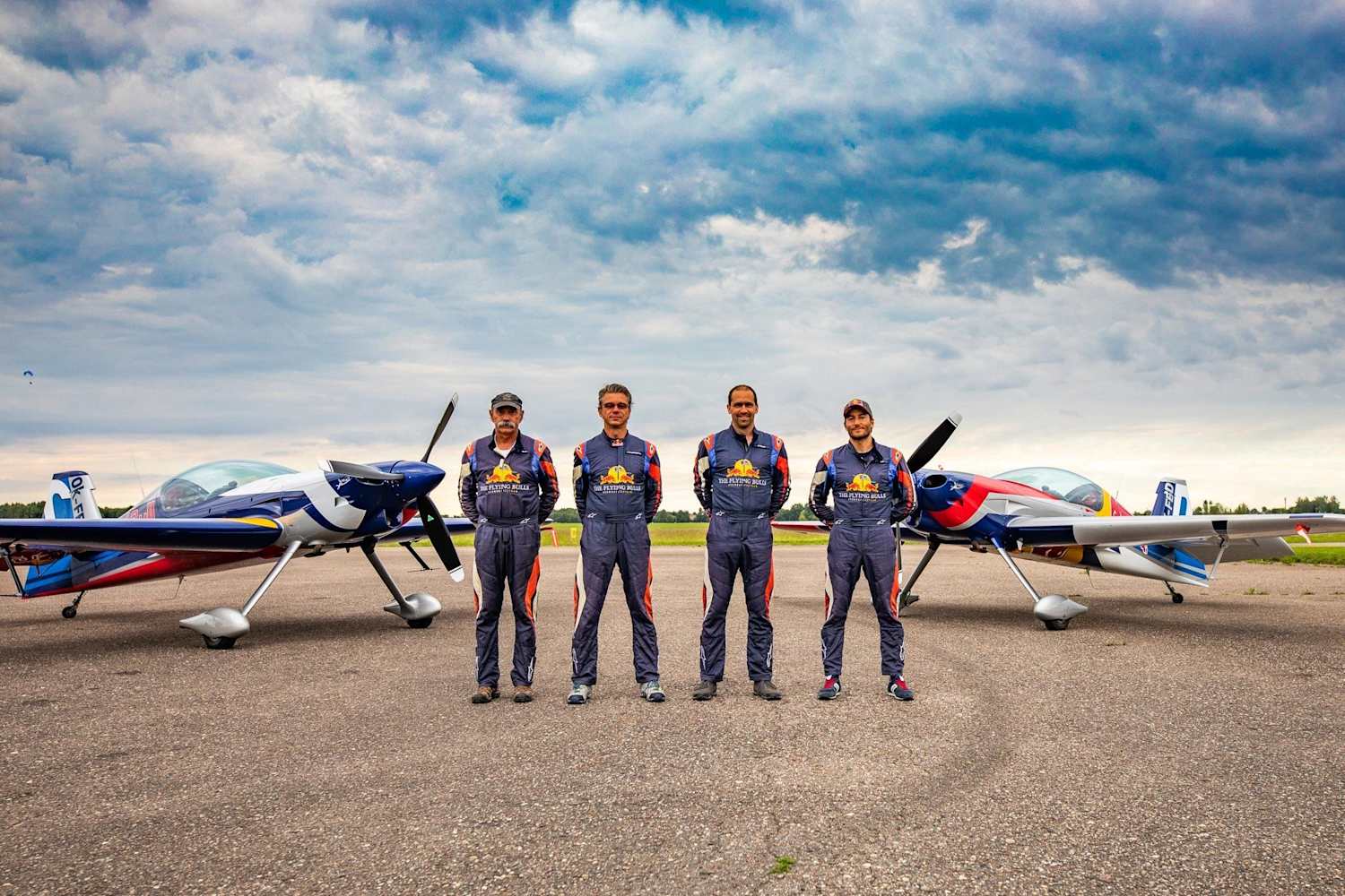 Pamatyk, kaip „The Flying Bulls“ skraidino Lietuvos žvaigždes