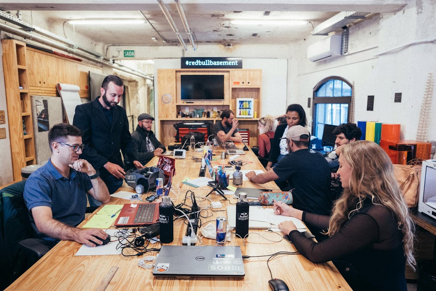 Colaboradores da residência hacker Red Bull Basement
