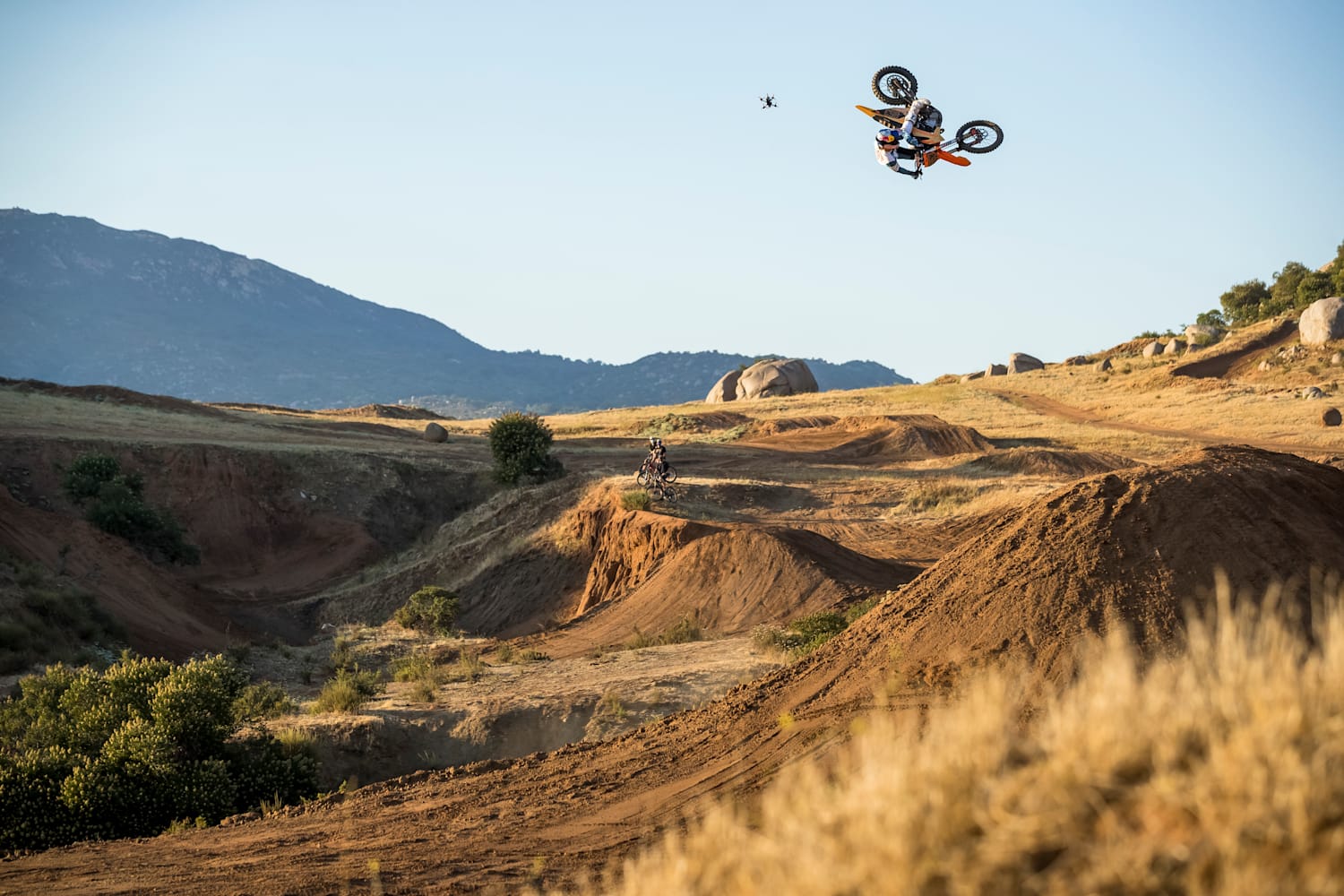 【Red Bull Imagination】世界初モトクロスフリーライドコンテストのコースと狙い｜レッドブル