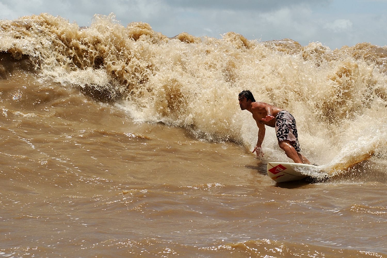 Pororoca: Surfando na Amazônia