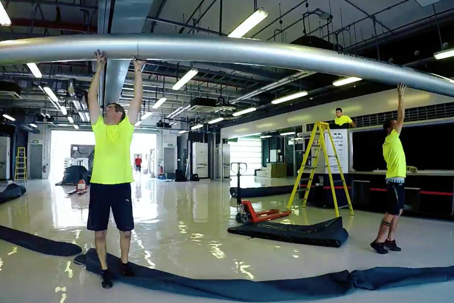 How to build an F1 garage