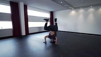 bboy headstand