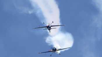 How airplanes fly upside down