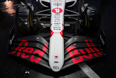 Yuki Tsunoda helps launch new special Japan livery in Tokyo