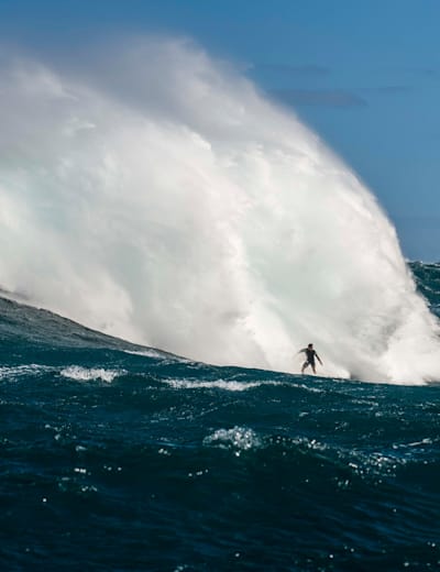 Big wave surf training: 4 tips to improve your surfing