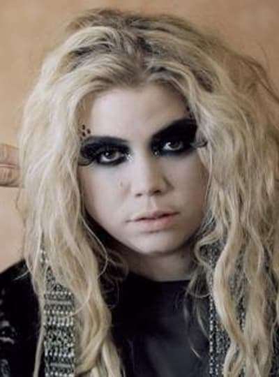 Vários tons de branco no novo vídeo do duo JJ