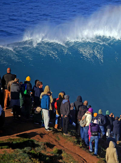 Nazaré swell in the shadow of Christmas: Watch now!