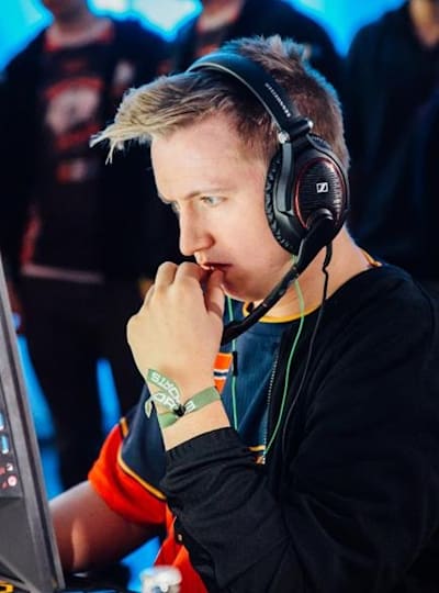 Red Bull interview: FaZe-gamer Joakim 'jkaem' Myrbostad
