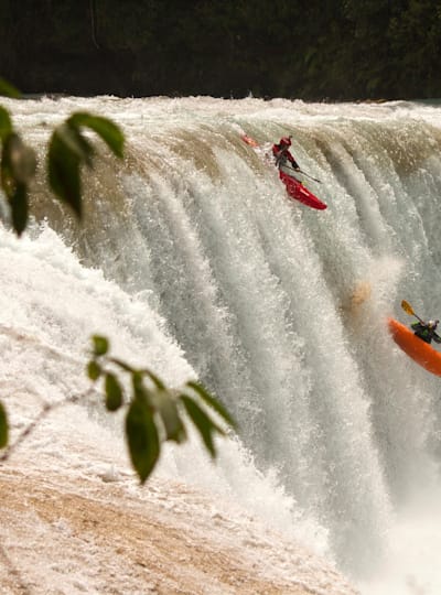 Rafa Ortiz: Chasing Niagara best kayak drops *video*