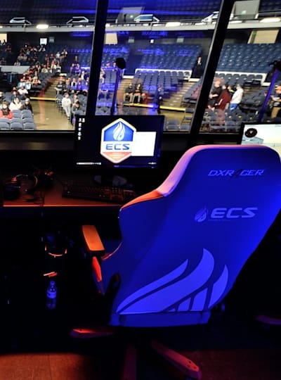 Pro esports players talk soundproof booths | Red Bull