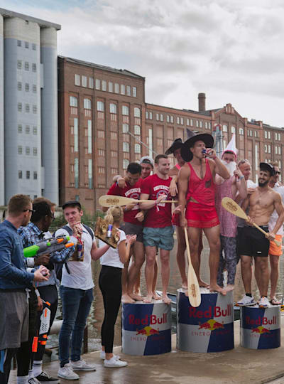 „Sexy Hexen“ gewinnen Red Bull Student Boat Battle
