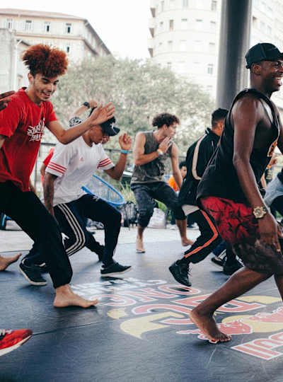 Passinho usa a dança pela paz e contra o preconceito