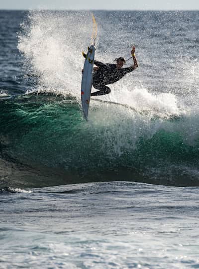 Surfing grab glossary: The 6 most common grabs