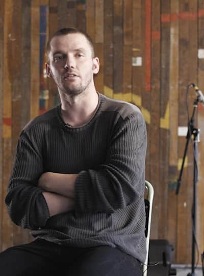 UK singer-songwriter Reuben Hollebon performs live