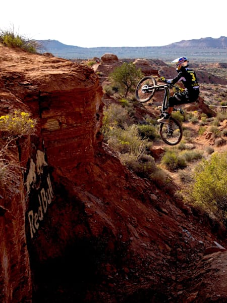 Four by Three: Caída de Gee Atherton