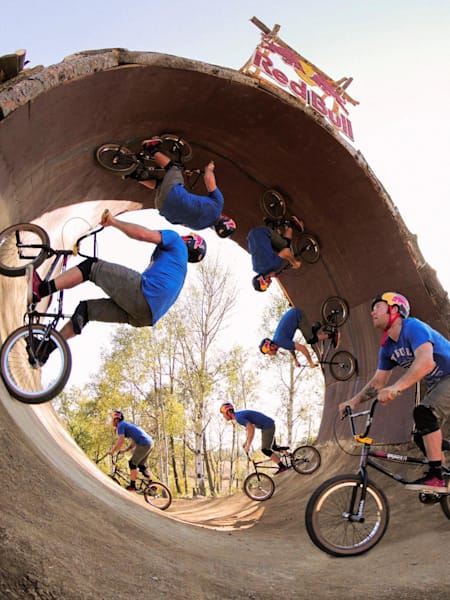 Mike ‘Hucker’ Clark bei einem vollen BMX-Loop